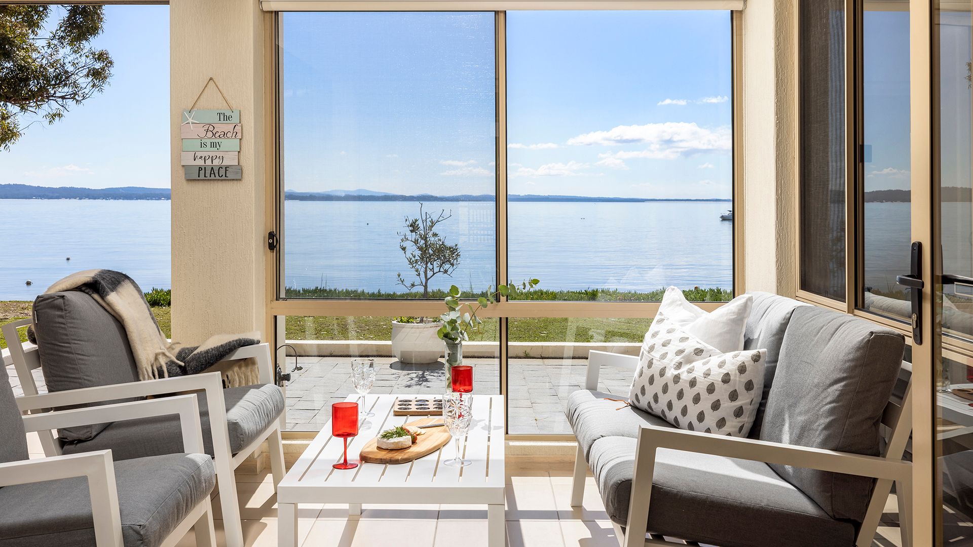 Foreshore Delight - The Bay Holidays